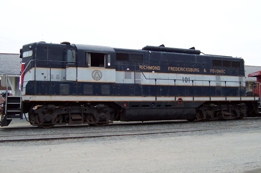 A better look at the REAL paint on the 101, this is the LAST RF&P engine in existance